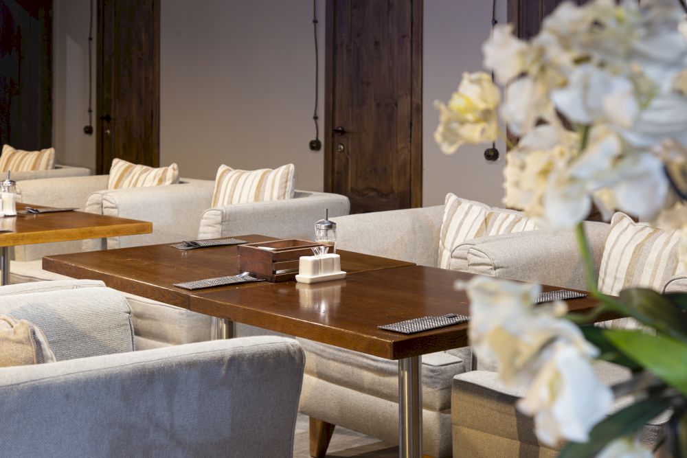 Отель ТРИ МУШКЕТЕРА, отель 3*, Санкт-Петербург Россия: цены на отдых ...